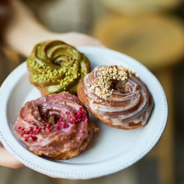 【公式】FRECKLE donuts - 日本発のフレンチクルーラー専門店
