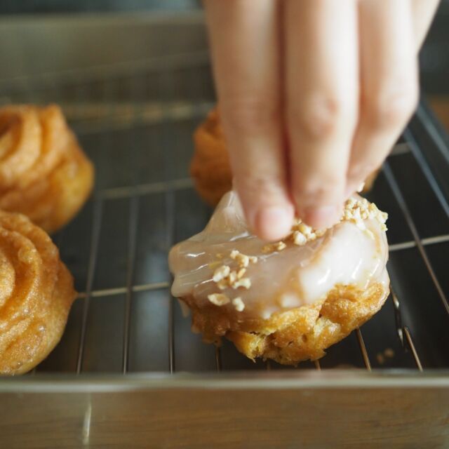 【公式】FRECKLE donuts - 日本発のフレンチクルーラー専門店